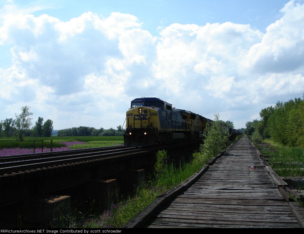 CSX 7897 & UP 3888 tread EB across the Trestle on the #1 Track